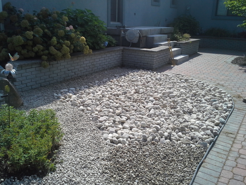 Fitting of Riverstone and Peastone – Carp Garden Services